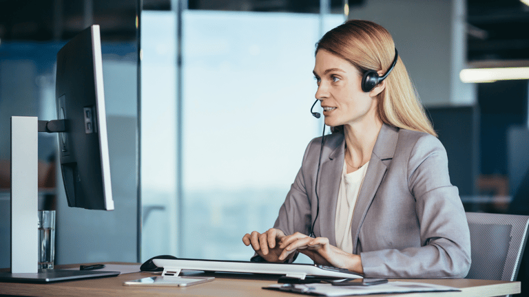AI-Driven Use Cases in Contact Centers | MiaRec